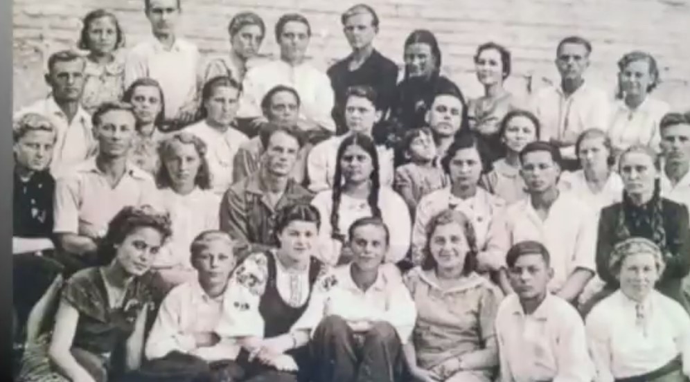 Modern Day Ukrainian Family's Grandparents Saved Two Jewish Sisters ...